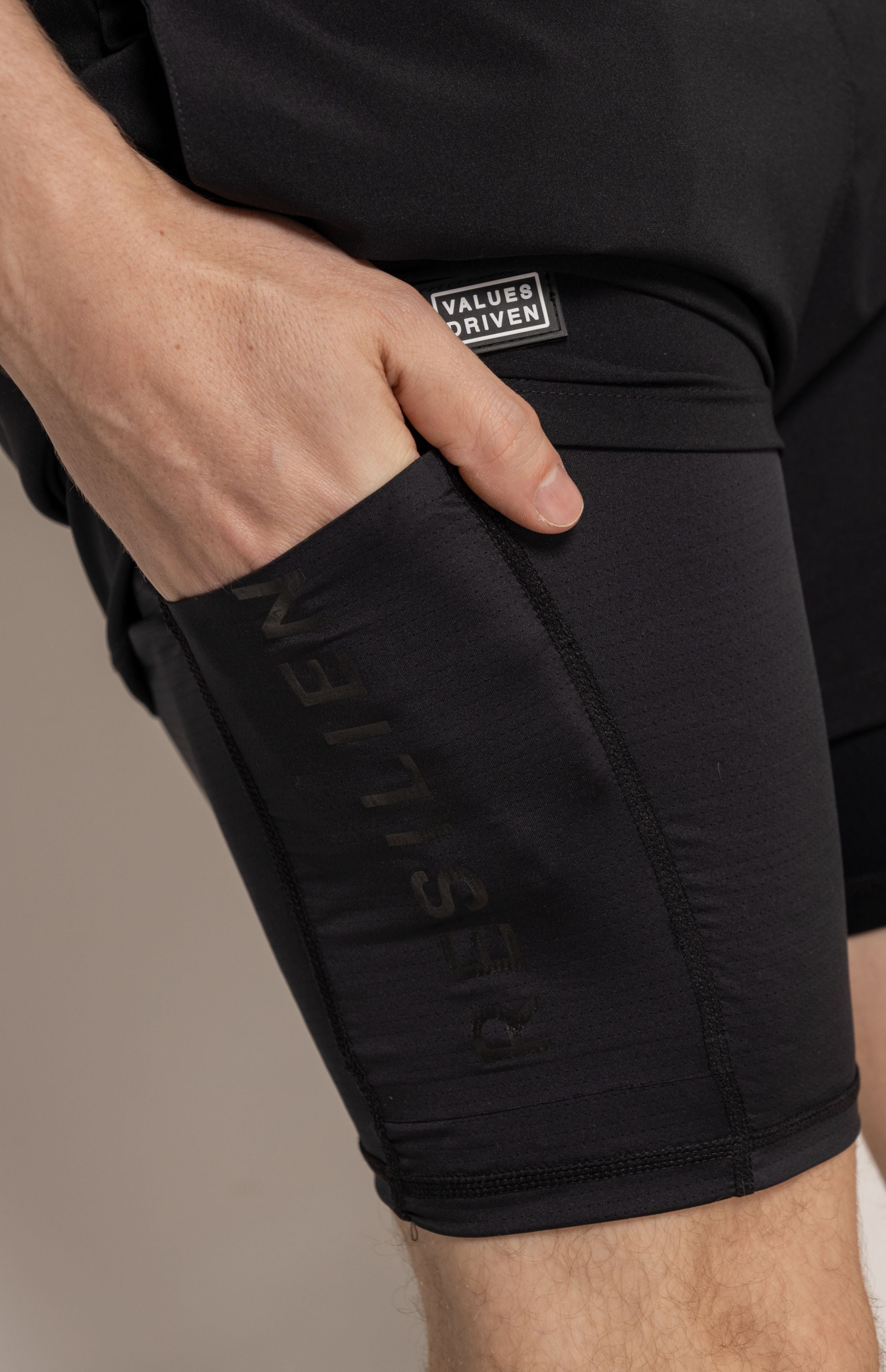 Resilience Short Black – Values Driven
